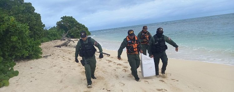 Encuentran 25 panelas de coca en cayo Peraza del estado Falcón