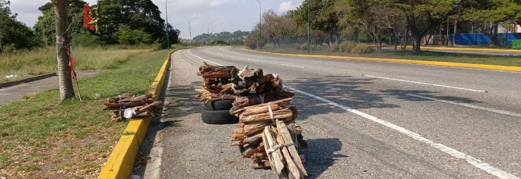 La leña se cotiza en Barquisimeto para la tradicional sopa o parrilla