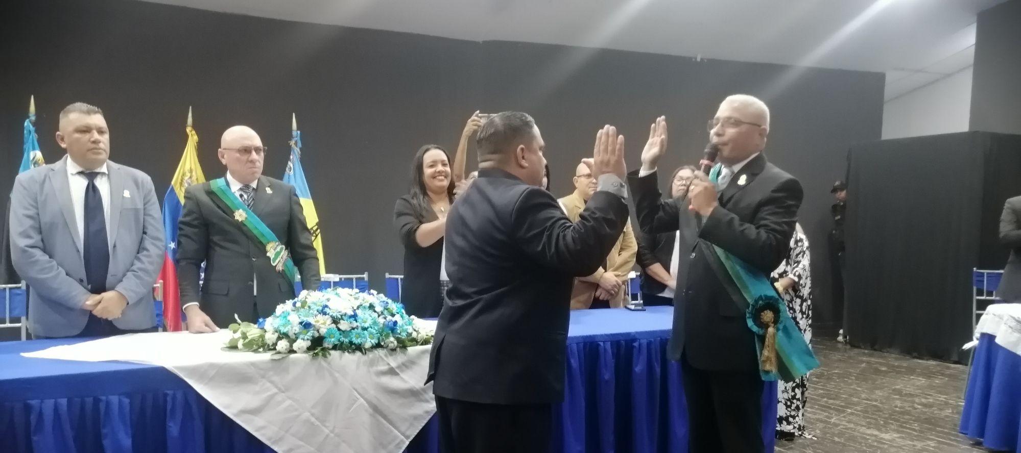 Concejal Ángel Mata juramentado como nuevo presidente del Concejo ...