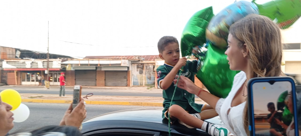 Comunidad de la I Etapa en Ciudad Ojeda recibe al niño Oliver Thomas ...