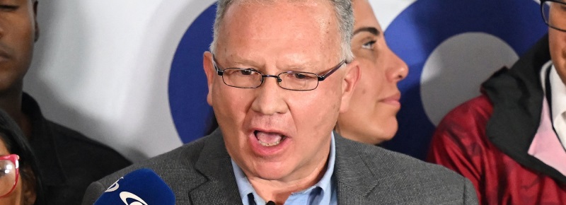 Abogado Perkins Rocha acusado de traidor a la patria y terrorismo