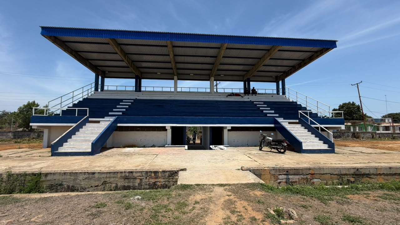 Estadio de fútbol Sierra Maestra en Ciudad Ojeda recibe una merecida ...